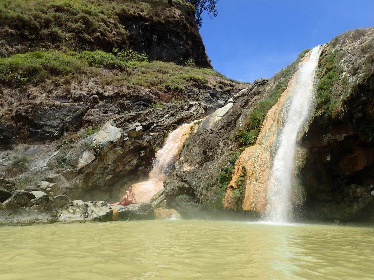 Sumber Air Panas Aik Kalak Di Kaki Gunung Rinjani